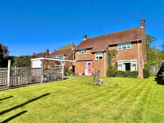 5 Bedroom Detached House