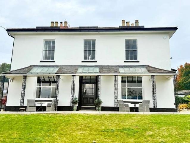 5 Bedroom Detached House