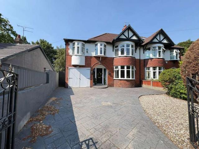 5 Bedroom Detached House