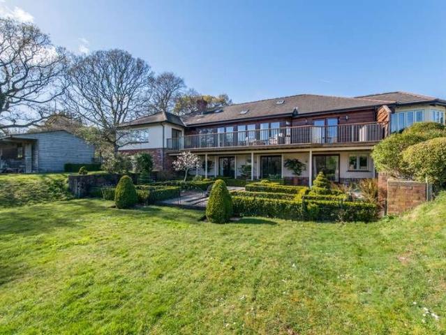 5 Bedroom Detached House