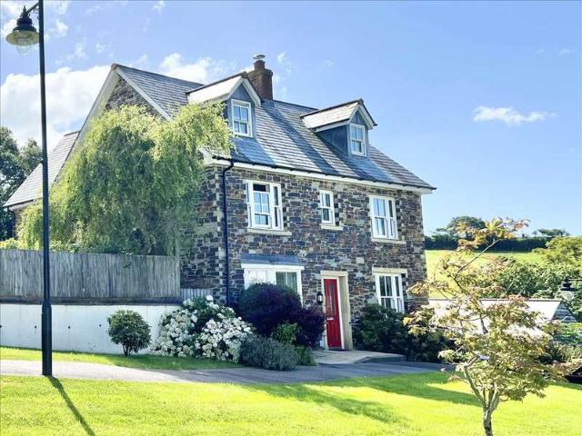 5 Bedroom Detached House