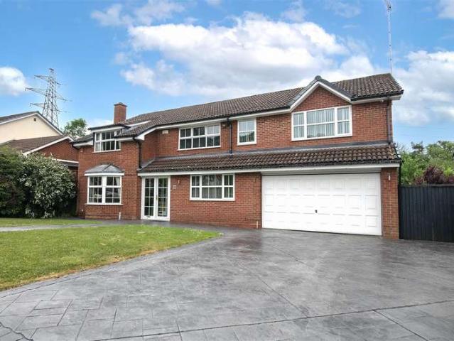 5 Bedroom Detached House