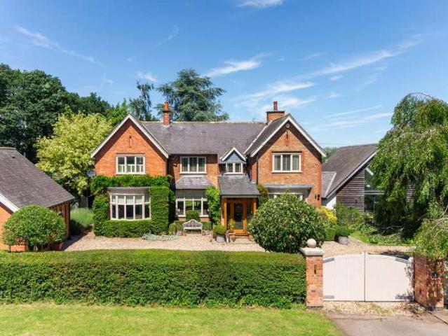 5 Bedroom Detached House
