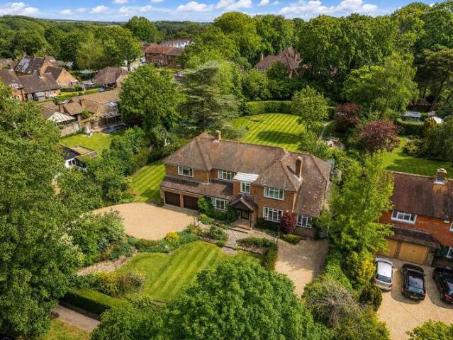 5 Bedroom Detached House