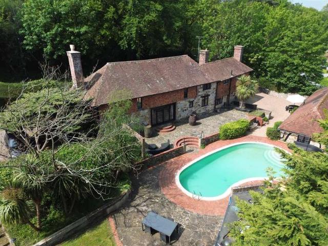 5 Bedroom Detached House