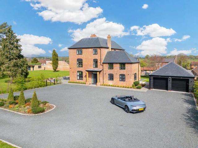5 Bedroom Detached House