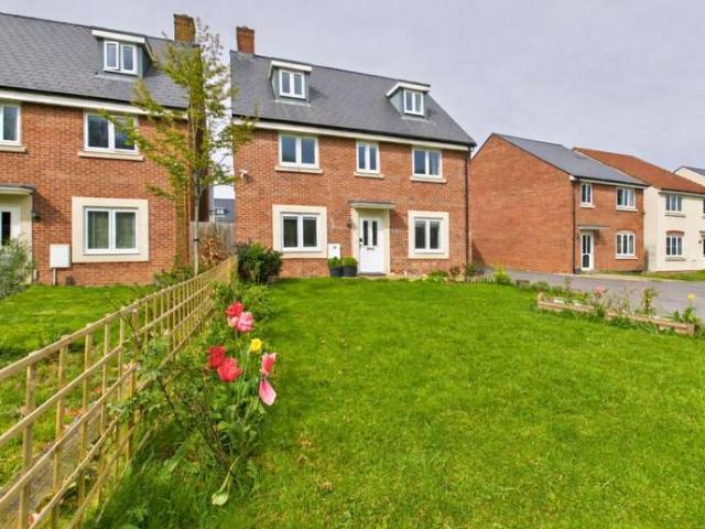 5 Bedroom Detached House
