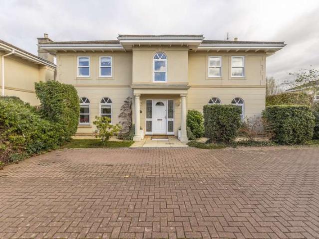 5 Bedroom Detached House