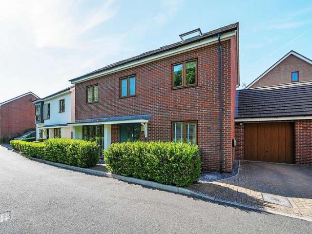 5 Bedroom Detached House