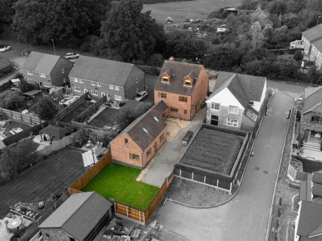 5 Bedroom Detached House