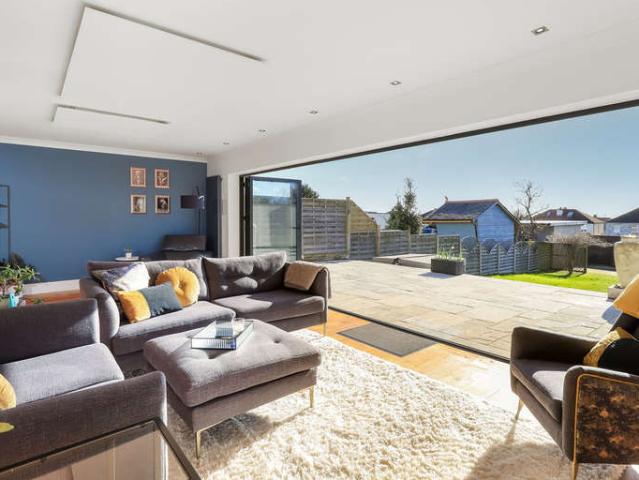 5 Bedroom Detached House