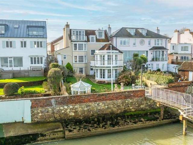 5 Bedroom Detached House