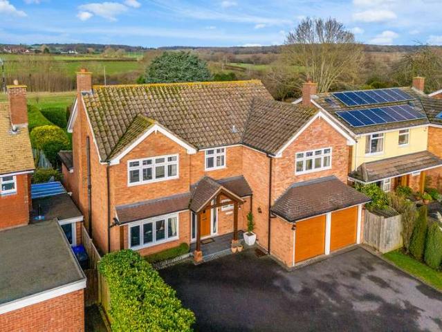 5 Bedroom Detached House