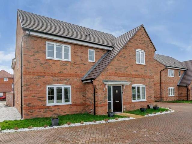 5 Bedroom Detached House