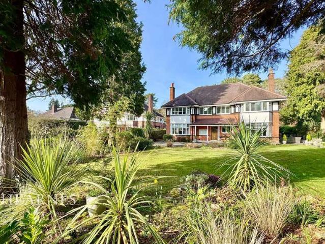 5 Bedroom Detached House