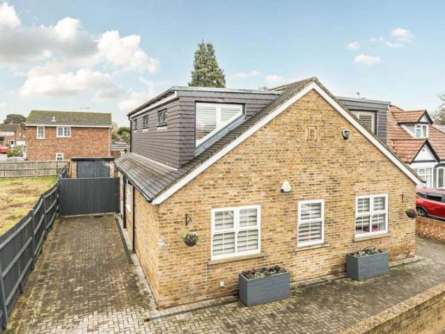 5 Bedroom Detached House