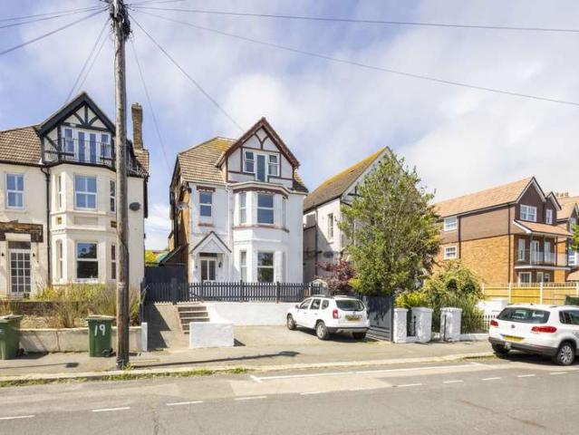 5 Bedroom Detached House