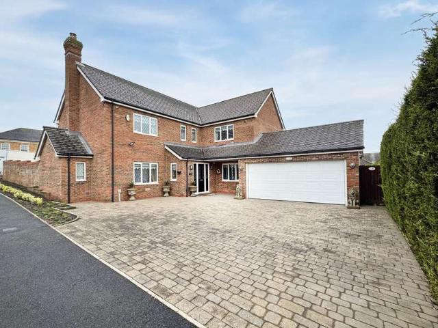 5 Bedroom Detached House