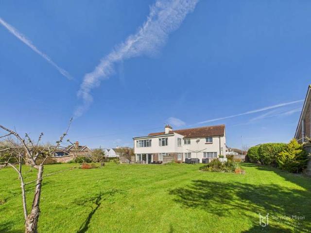 5 Bedroom Detached House