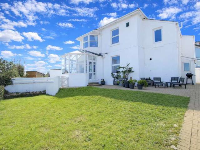 5 Bedroom Detached House