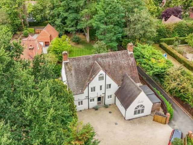 5 Bedroom Detached House