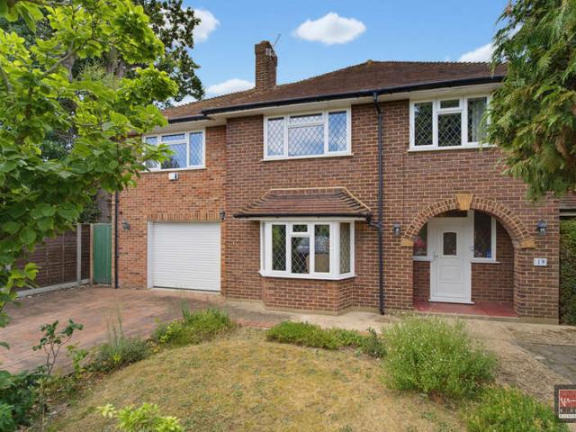 5 Bedroom Detached House