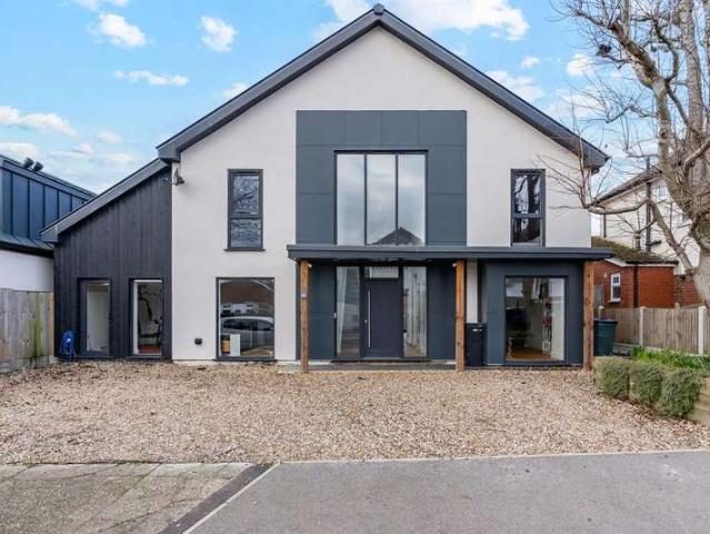 5 Bedroom Detached House