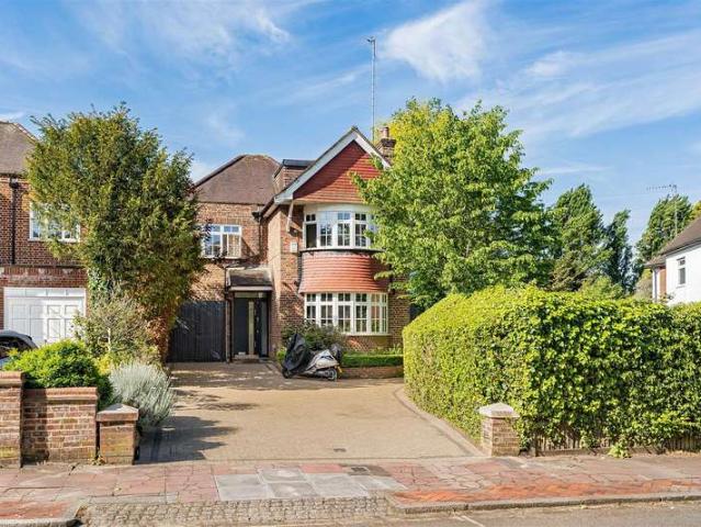 5 Bedroom Detached House