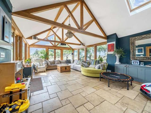 5 Bedroom Detached House