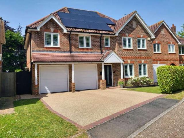 5 Bedroom Detached House