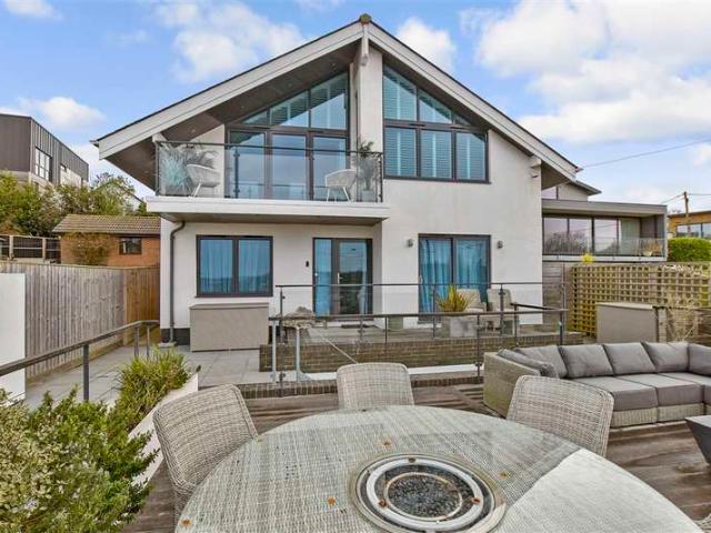 5 Bedroom Detached House