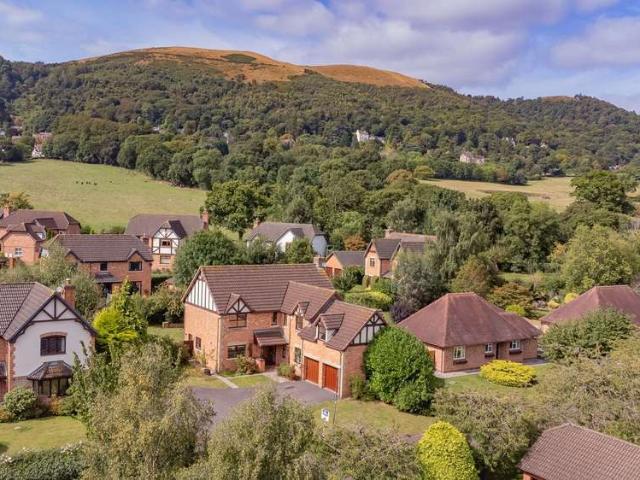 5 Bedroom Detached House