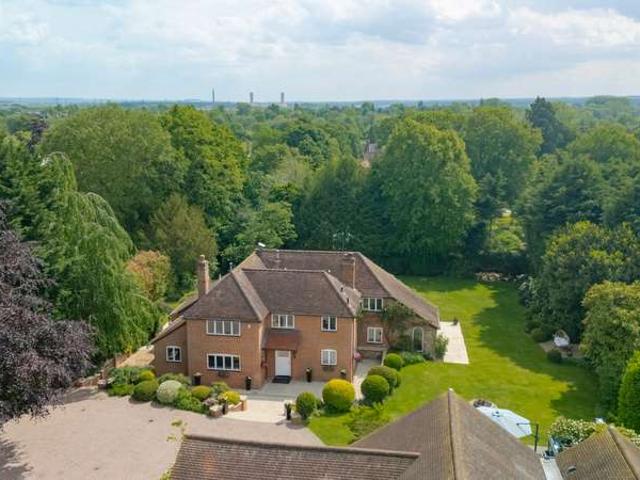 5 Bedroom Detached House