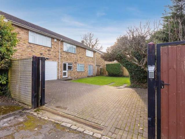 5 Bedroom Detached House