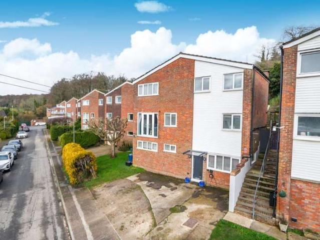 5 Bedroom Detached House
