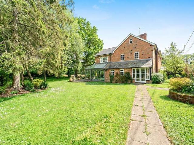 5 Bedroom Detached House