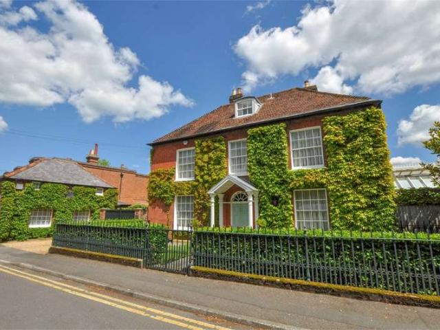 5 Bedroom Detached House