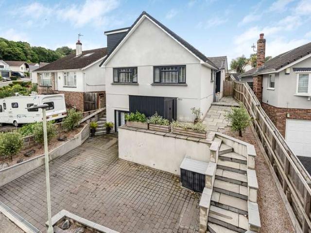 5 Bedroom Detached House