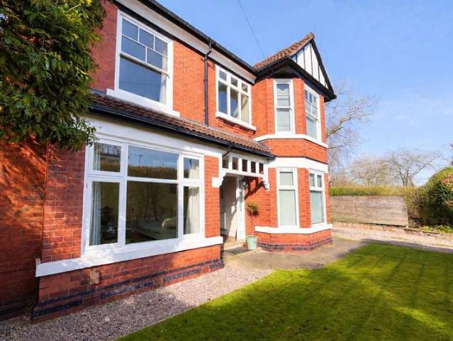 5 Bedroom Detached House