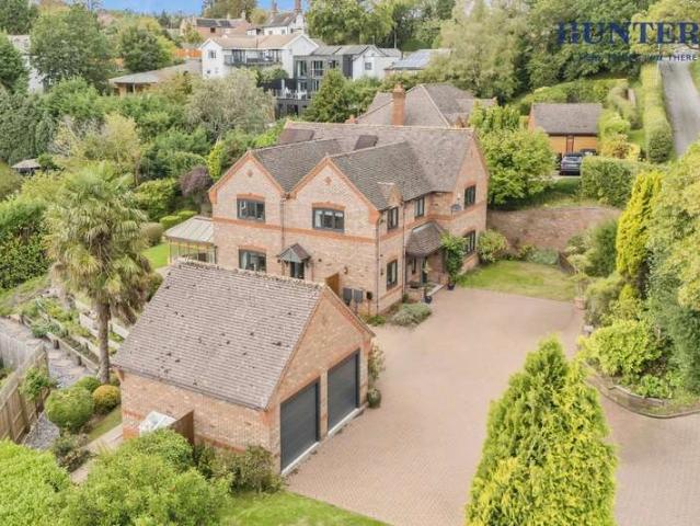 5 Bedroom Detached House