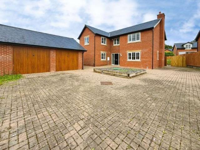 5 Bedroom Detached House