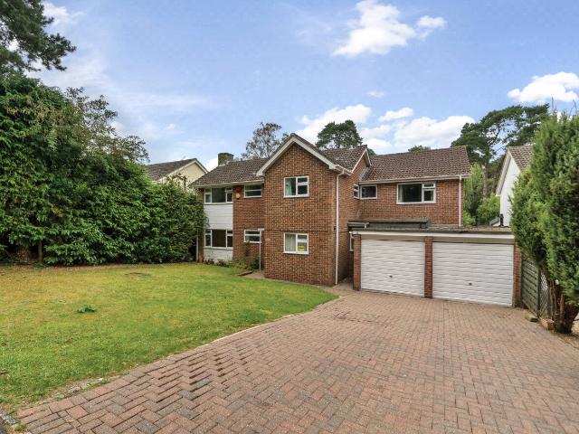 5 BEDROOM Detached House