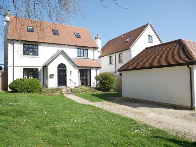 5 Bedroom Detached House