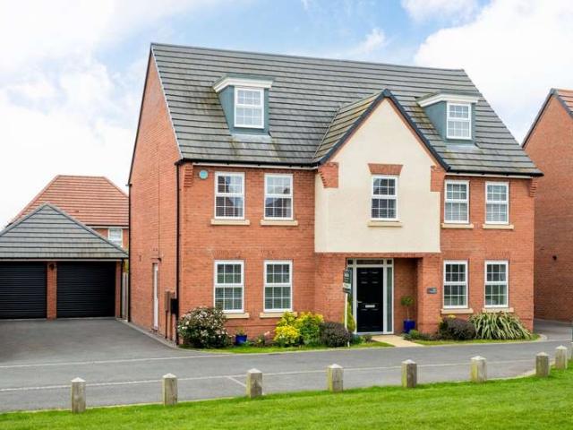 5 Bedroom Detached House