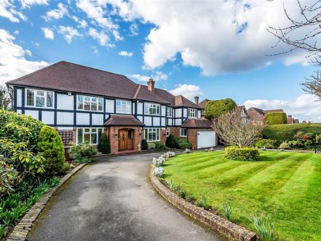 5 Bedroom Detached House