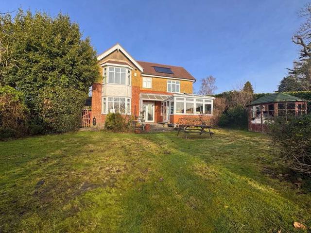 5 Bedroom Detached House