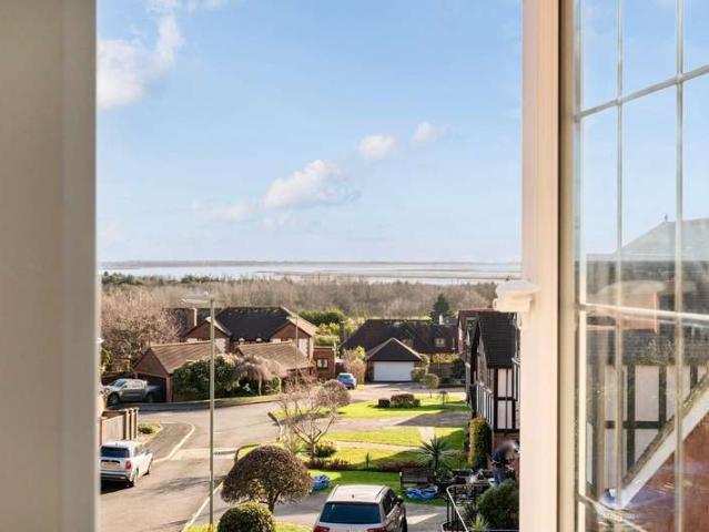 5 Bedroom Detached House