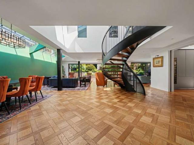 5 Bedroom Detached House