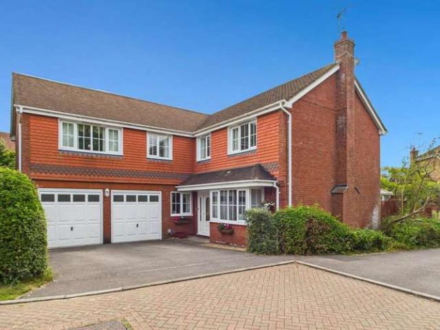 5 Bedroom Detached House