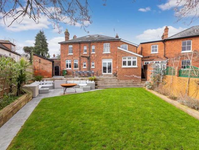 5 Bedroom Detached House